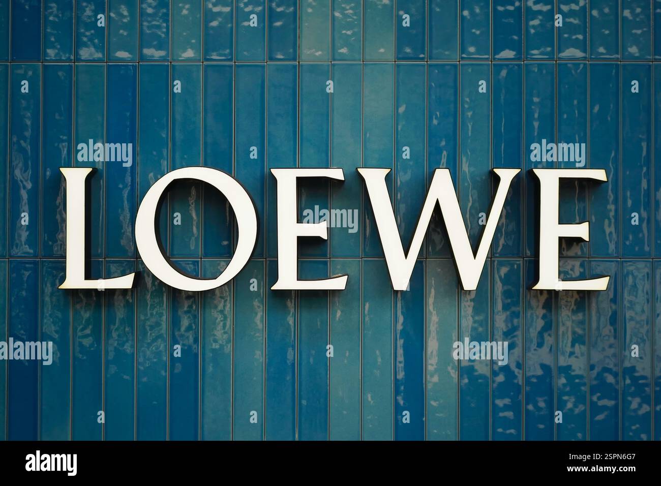 Lvmh moet hennessy louis vuitton se Banque de photographies et d’images ...