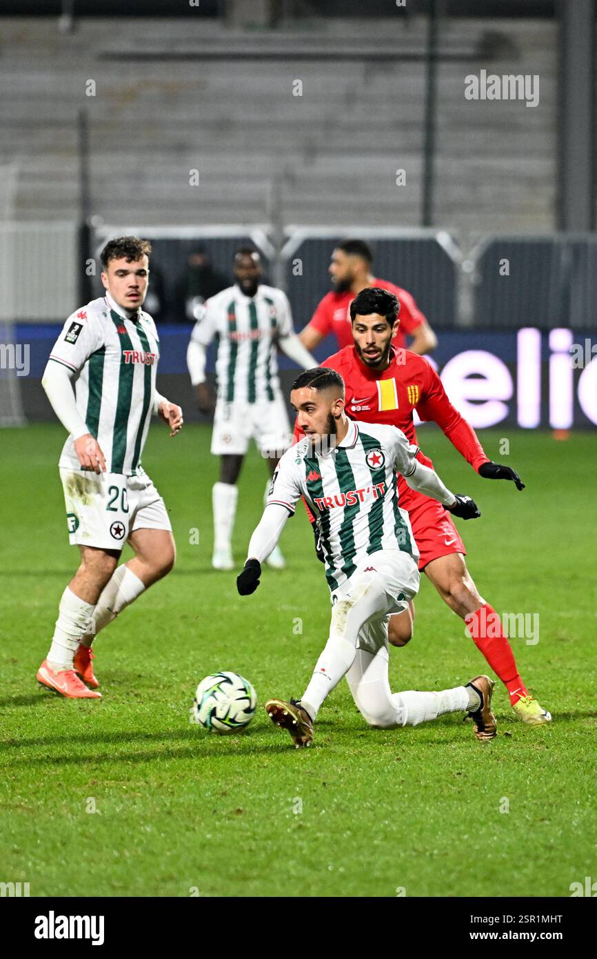 17 Steve SHAMAL (mars) - 10 Merwan IFNAOUI (rouge) lors du match de ...