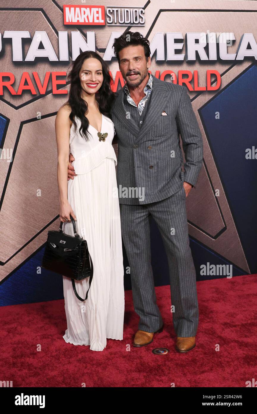 Frank Grillo mit Begleitung BEI der Weltpremiere des Kinofilms Captain ...