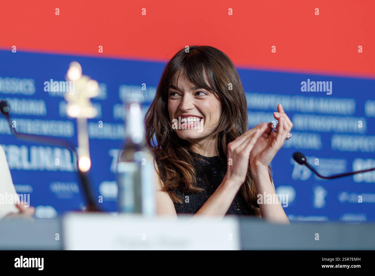 Berlinale - Photocall - lait chaud Emma Mackey beim Photocall zum film ...