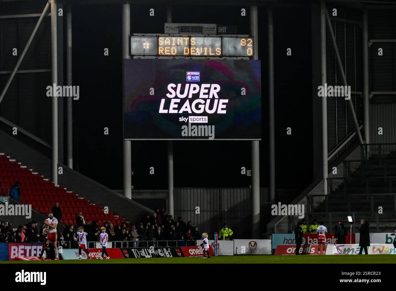 Score final de 82-0 spectacles sur le tableau des scores après le match ...