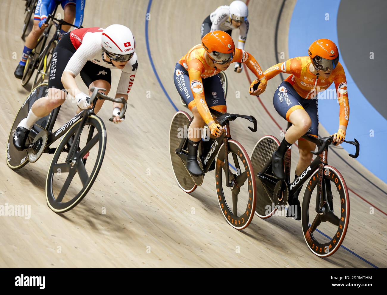 HEUSDEN-ZOLDER - cyclistes sur piste Maike van der Duin et Lisa van ...