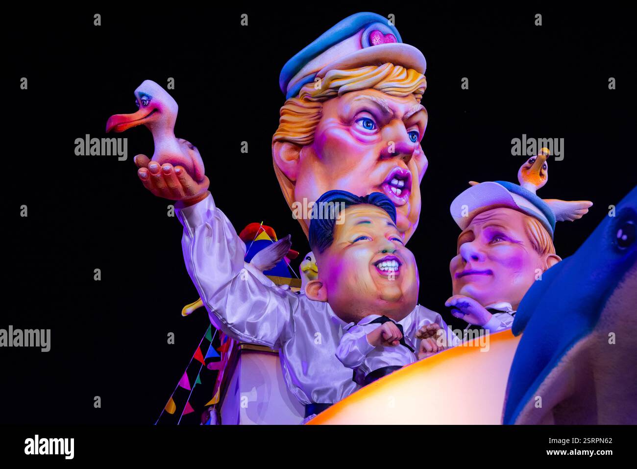 Figures géantes de Donald Trump, Kim Jong-un et Vladimir Poutine lors ...