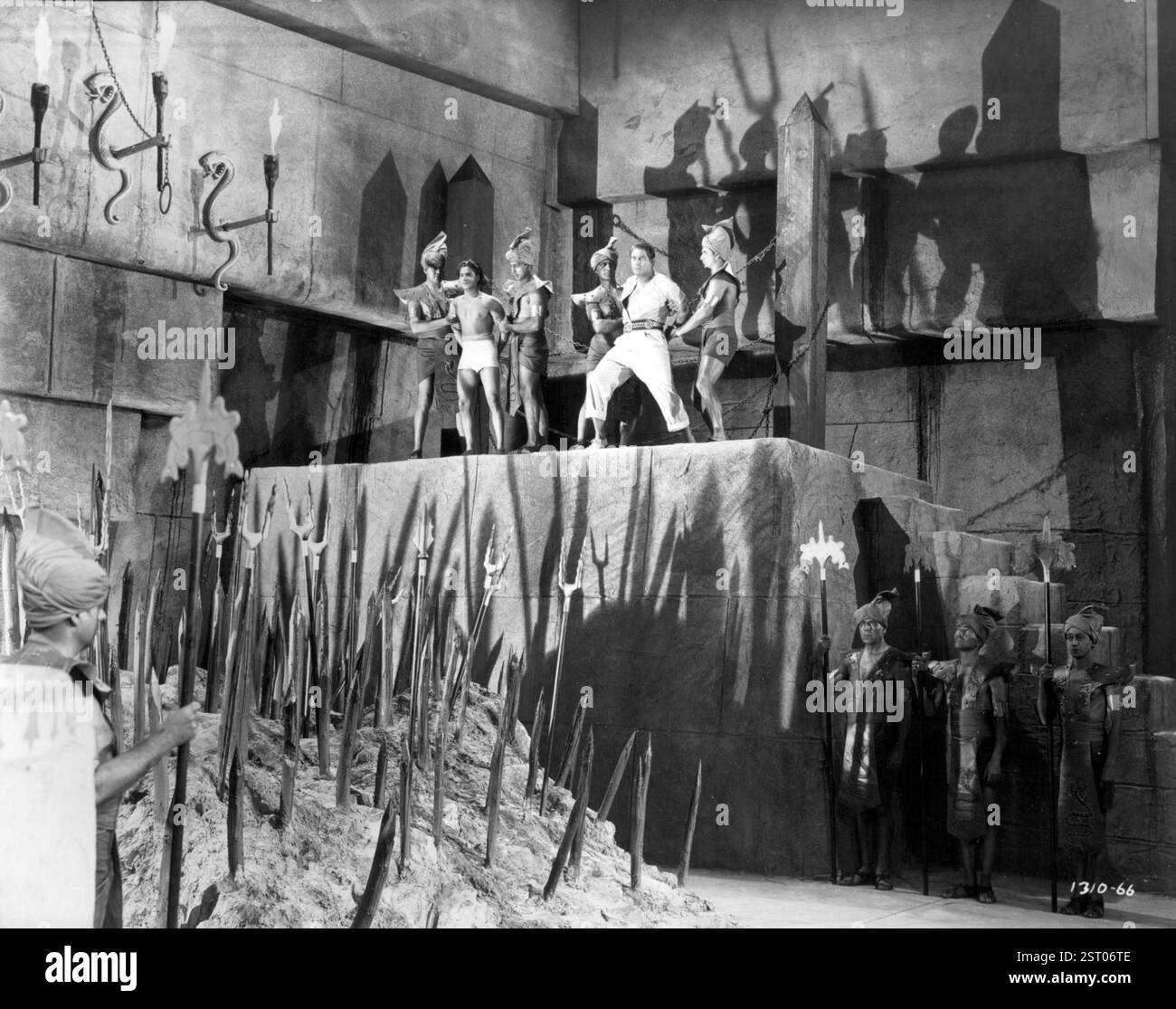 Femme cobra 1944 jon hall Banque d'images noir et blanc - Alamy