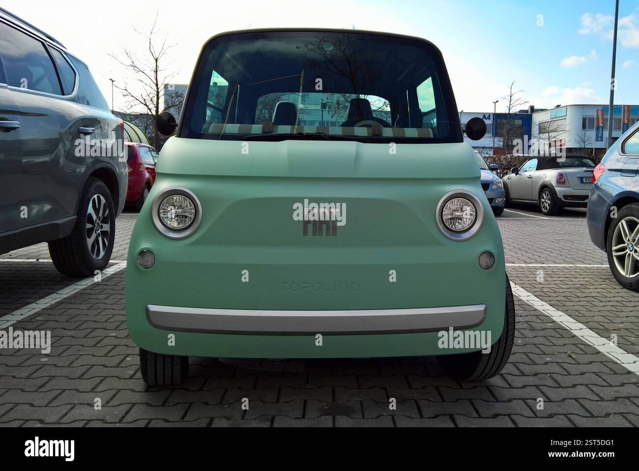 Der Fiat Topolino ist ein elektrisches Leichtfahrzeug mit zwei Sitzen ...