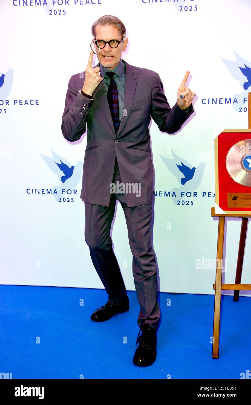 Götz Otto BEI der Cinema for Peace Gala 2025 im Hotel Adlon Kempinski ...