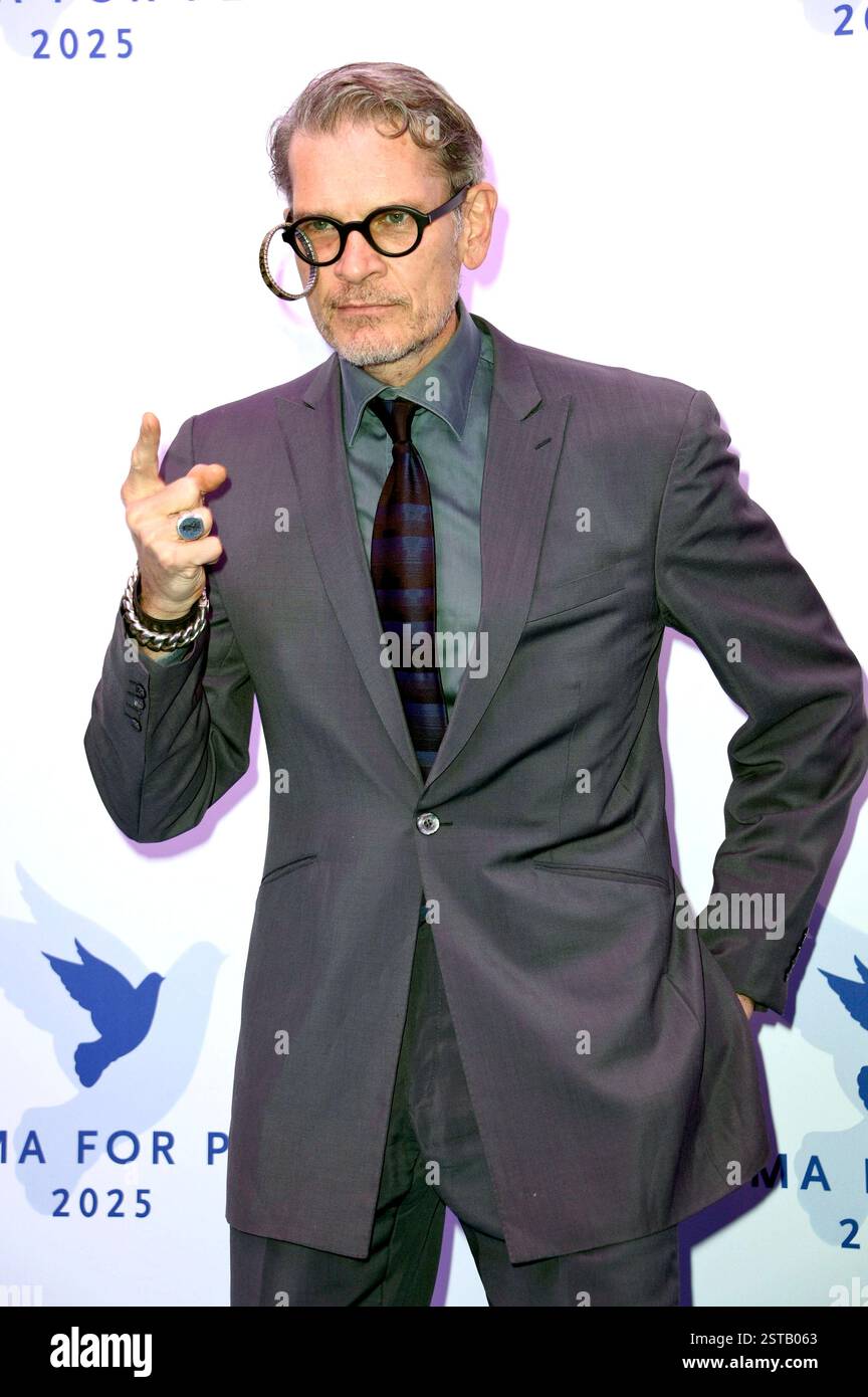 Götz Otto BEI der Cinema for Peace Gala 2025 im Hotel Adlon Kempinski ...