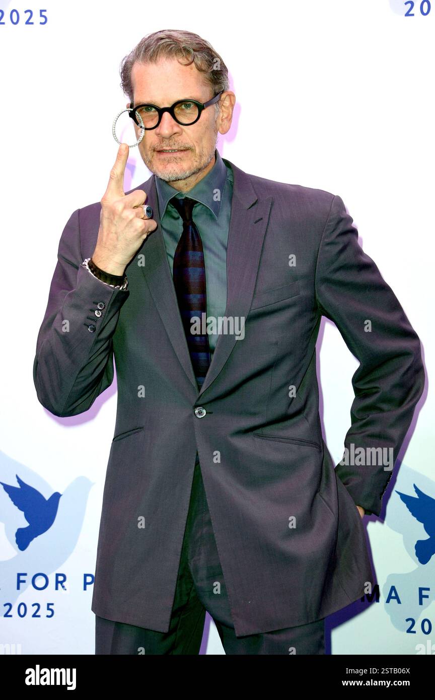 Götz Otto BEI der Cinema for Peace Gala 2025 im Hotel Adlon Kempinski ...