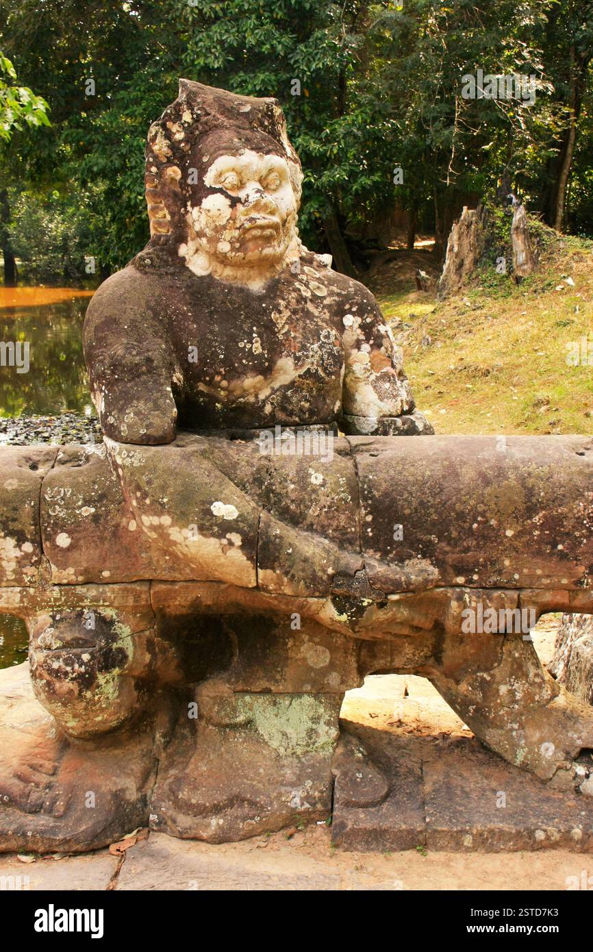 Garuda et naga Banque de photographies et d’images à haute résolution ...