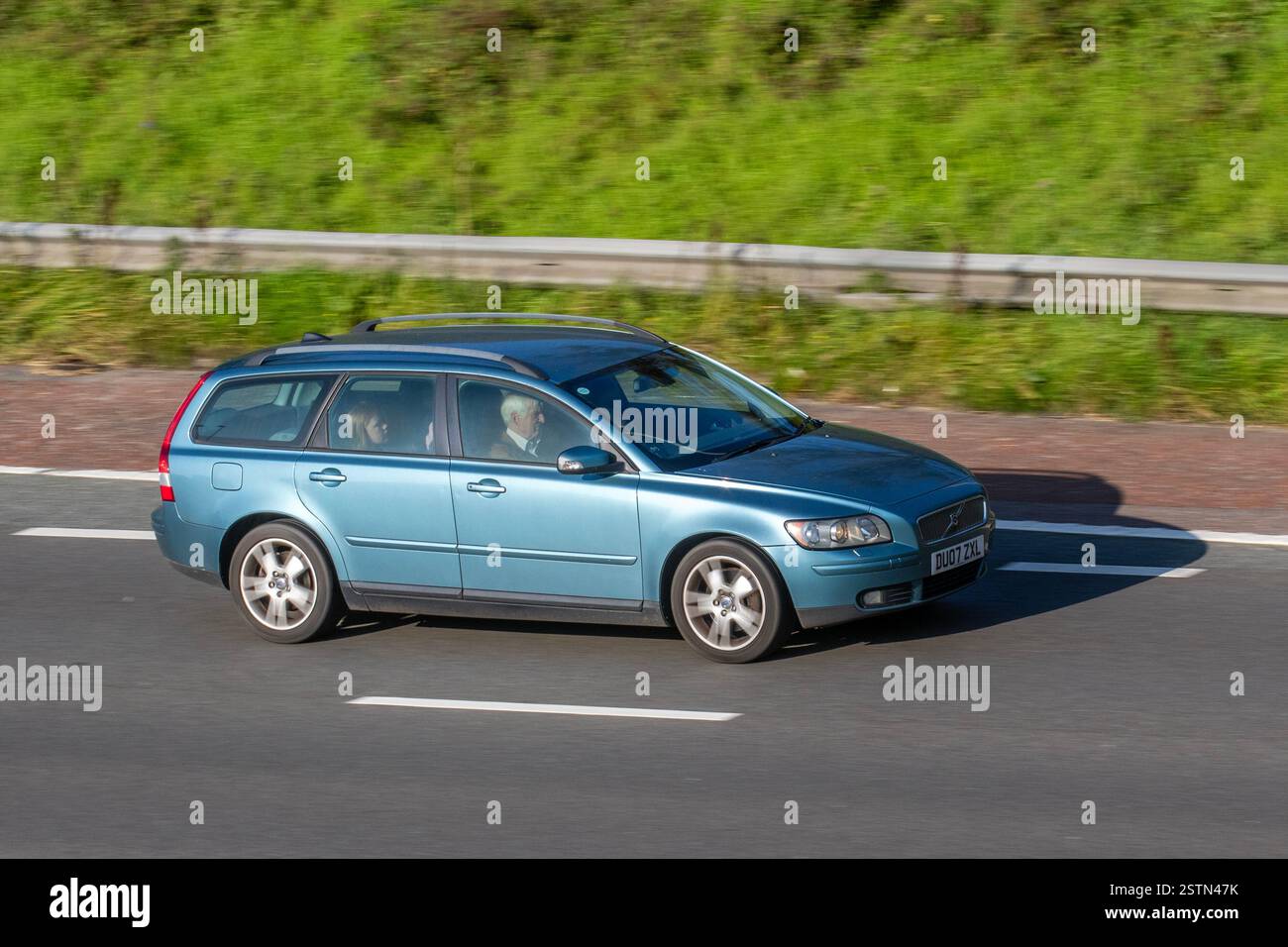 2007 Blue Volvo V50 se d (E4) d 136 break car Diesel 1997cc ...