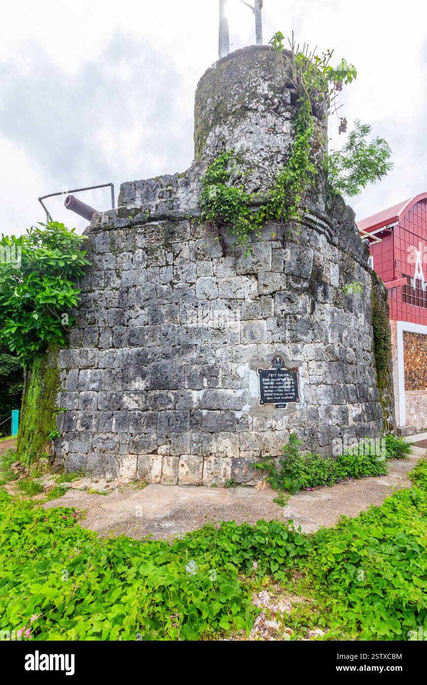 Vieilles ruines de la forteresse militaire espagnole Banque de ...