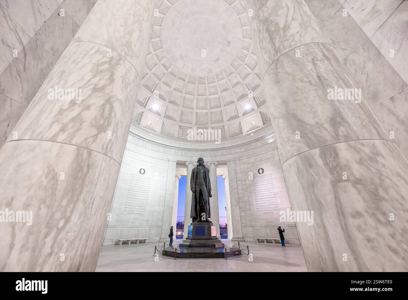 WASHINGTON DC, États-Unis — L'intérieur du Thomas Jefferson Memorial ...
