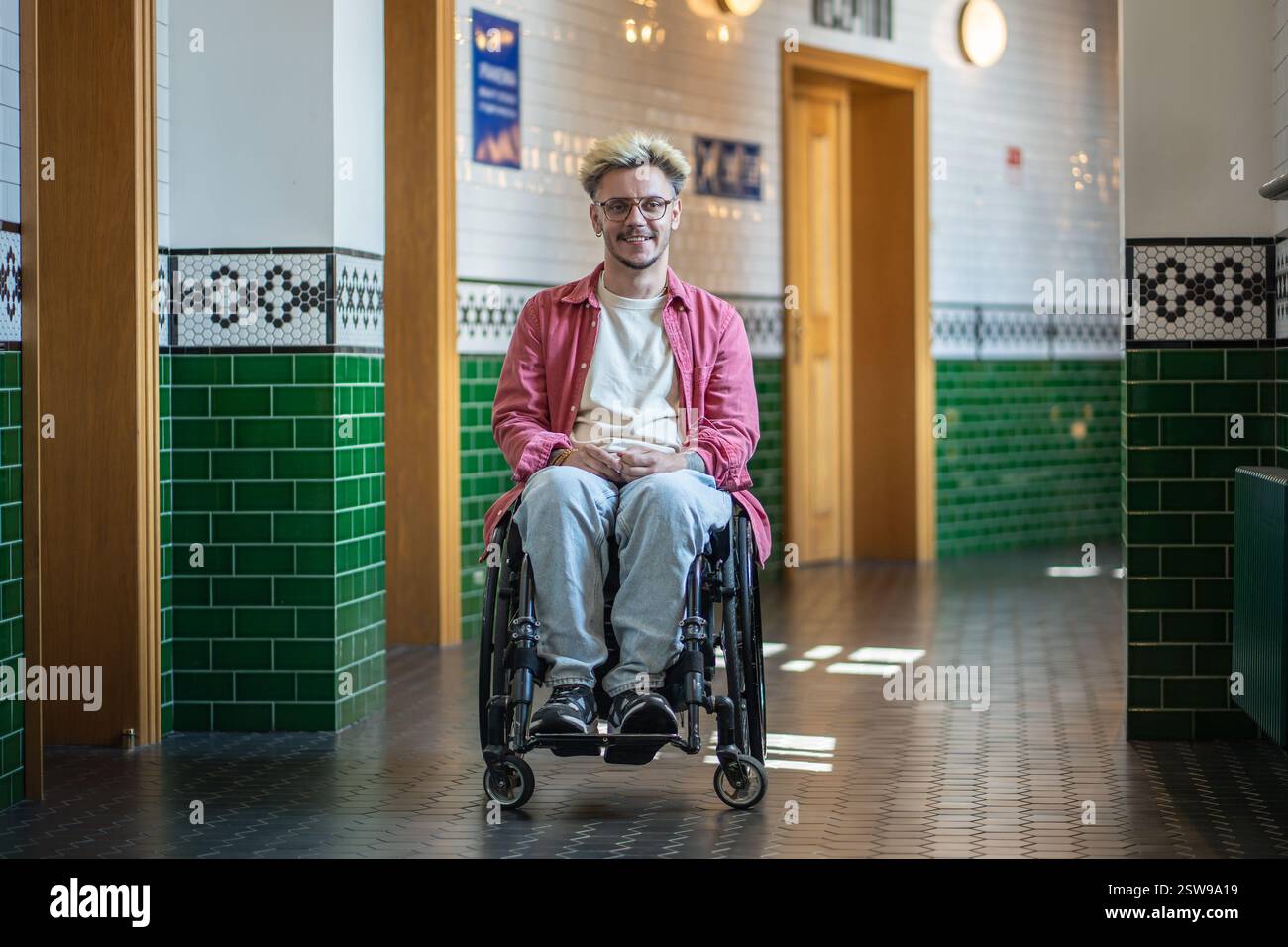 Look de fauteuil roulant Banque de photographies et d’images à haute ...