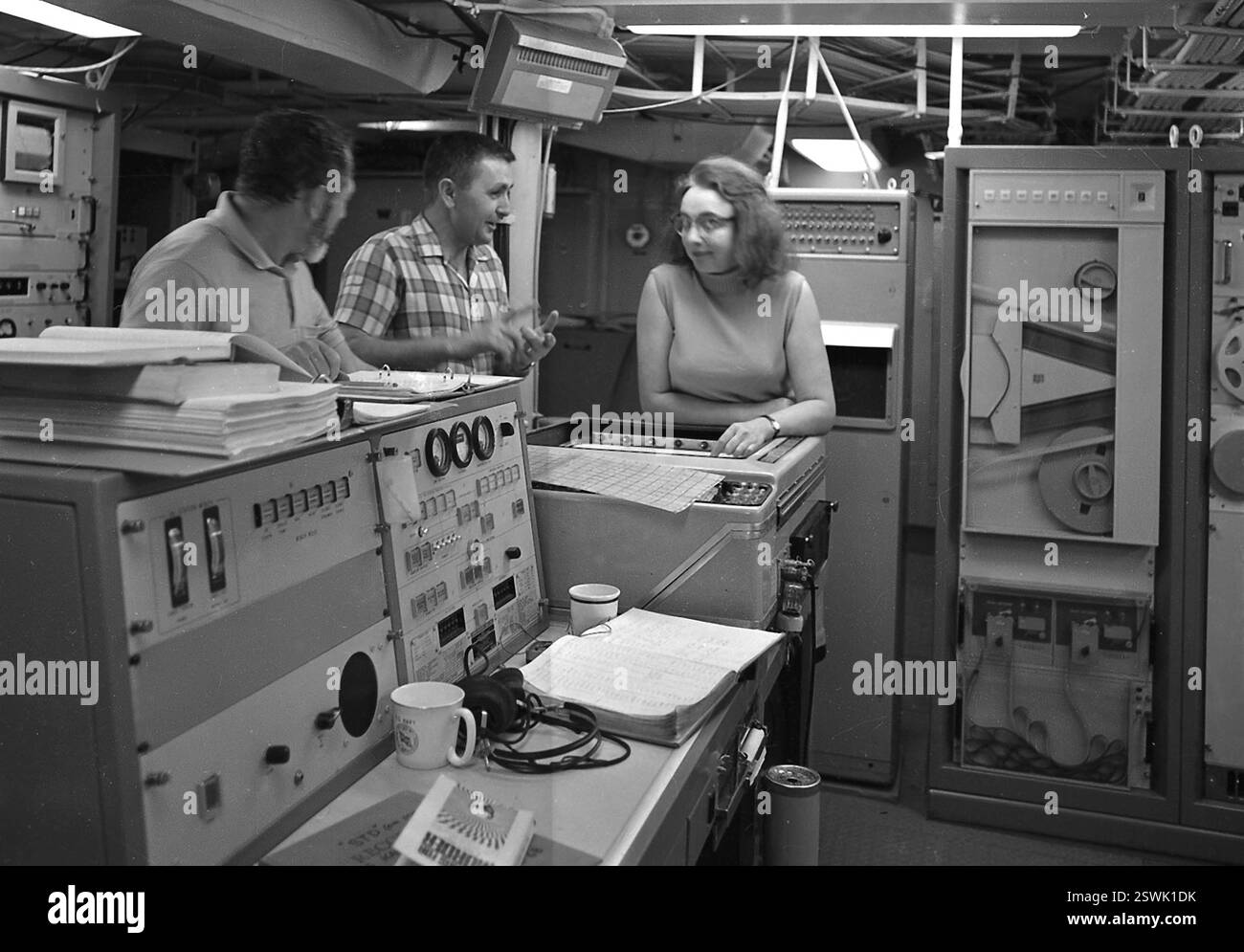 Marty Weiss, Al Ballard, et Marie Tharp, ont pris part au voyage ...