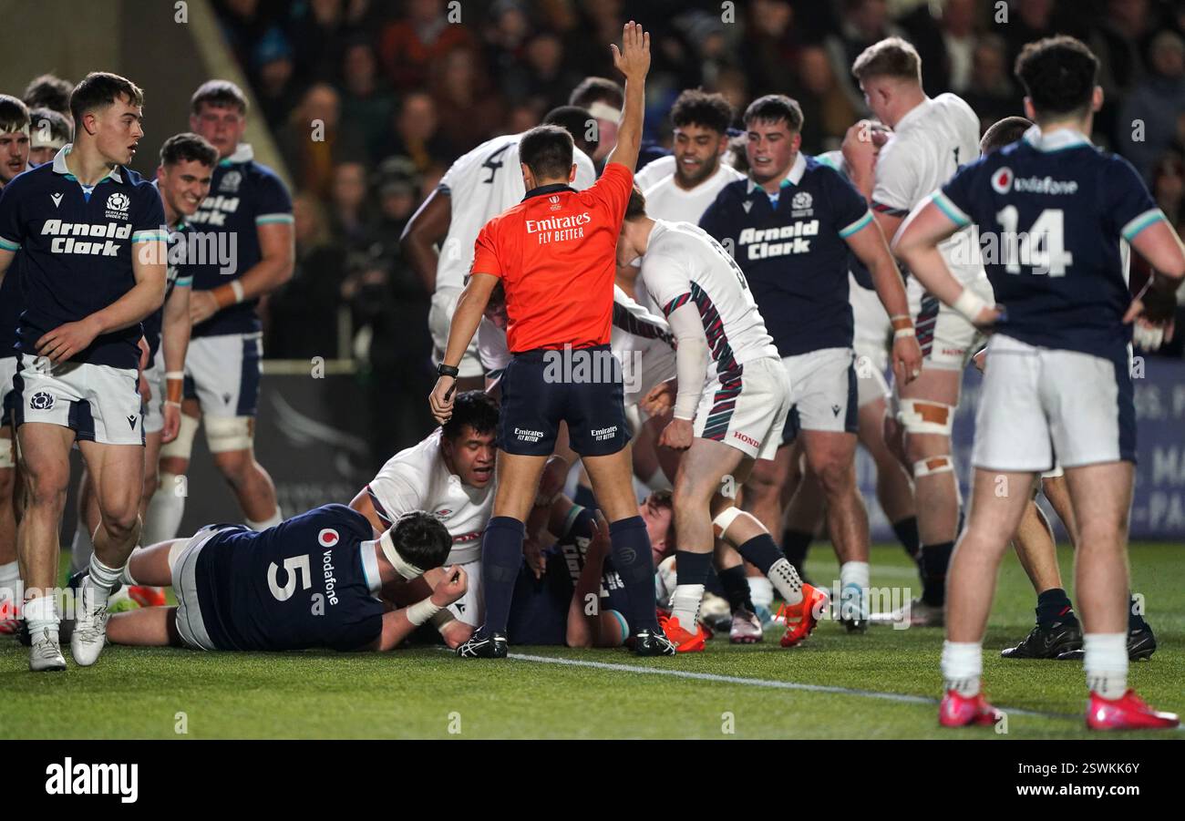L'Anglais Kepu Tuipulotu marque le deuxième essai de son équipe lors du ...