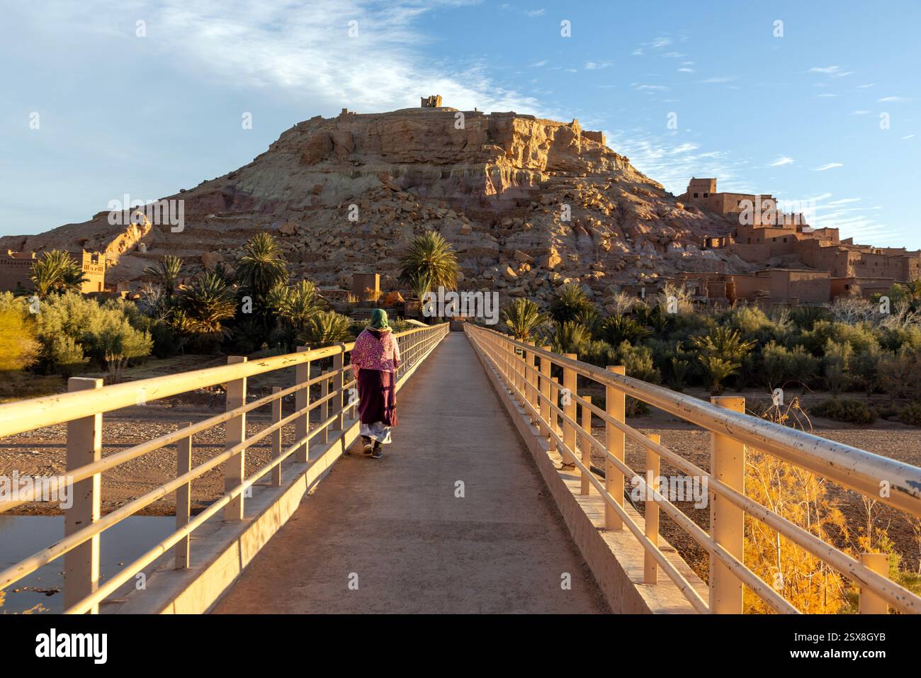 Ait Benhaddou est un ksar historique le long de l'ancienne route des ...