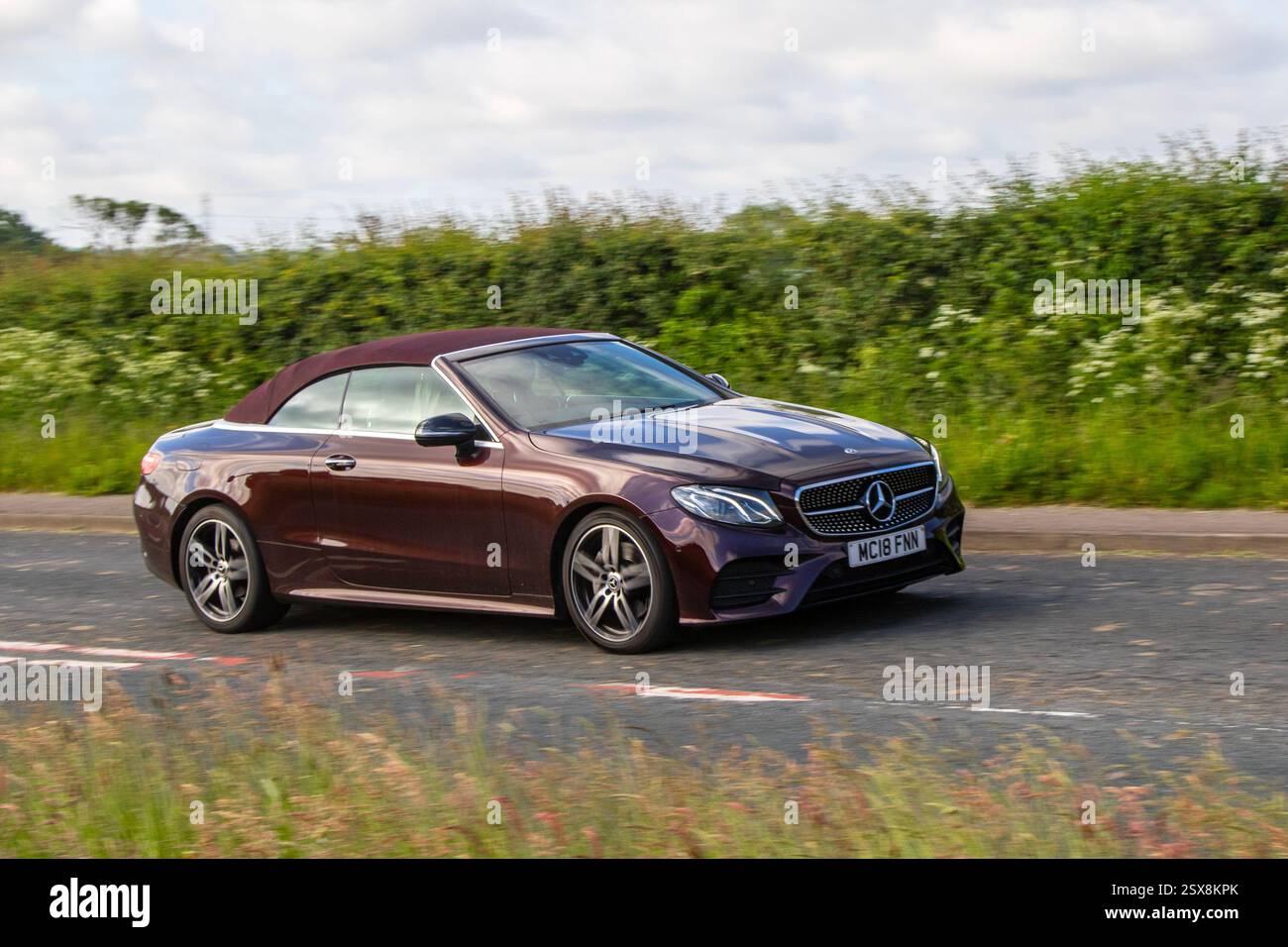 2018 Rouge Mercedes-Benz E 220 d AMG Line Premium 2 portes décapotable ...