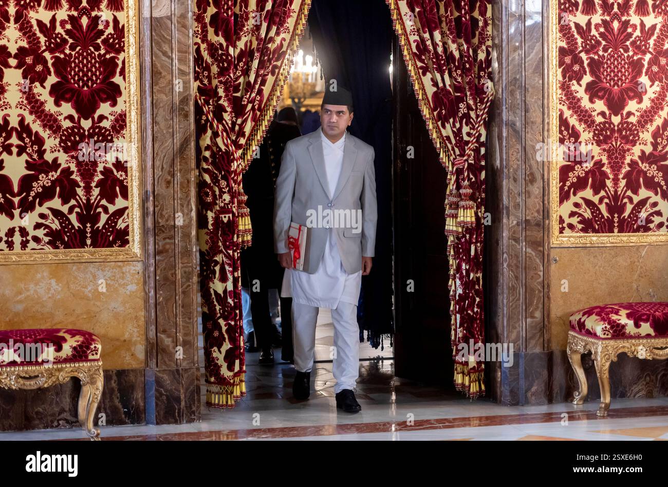 King Felipe VI receives the Credential Letter from the Ambassador of ...