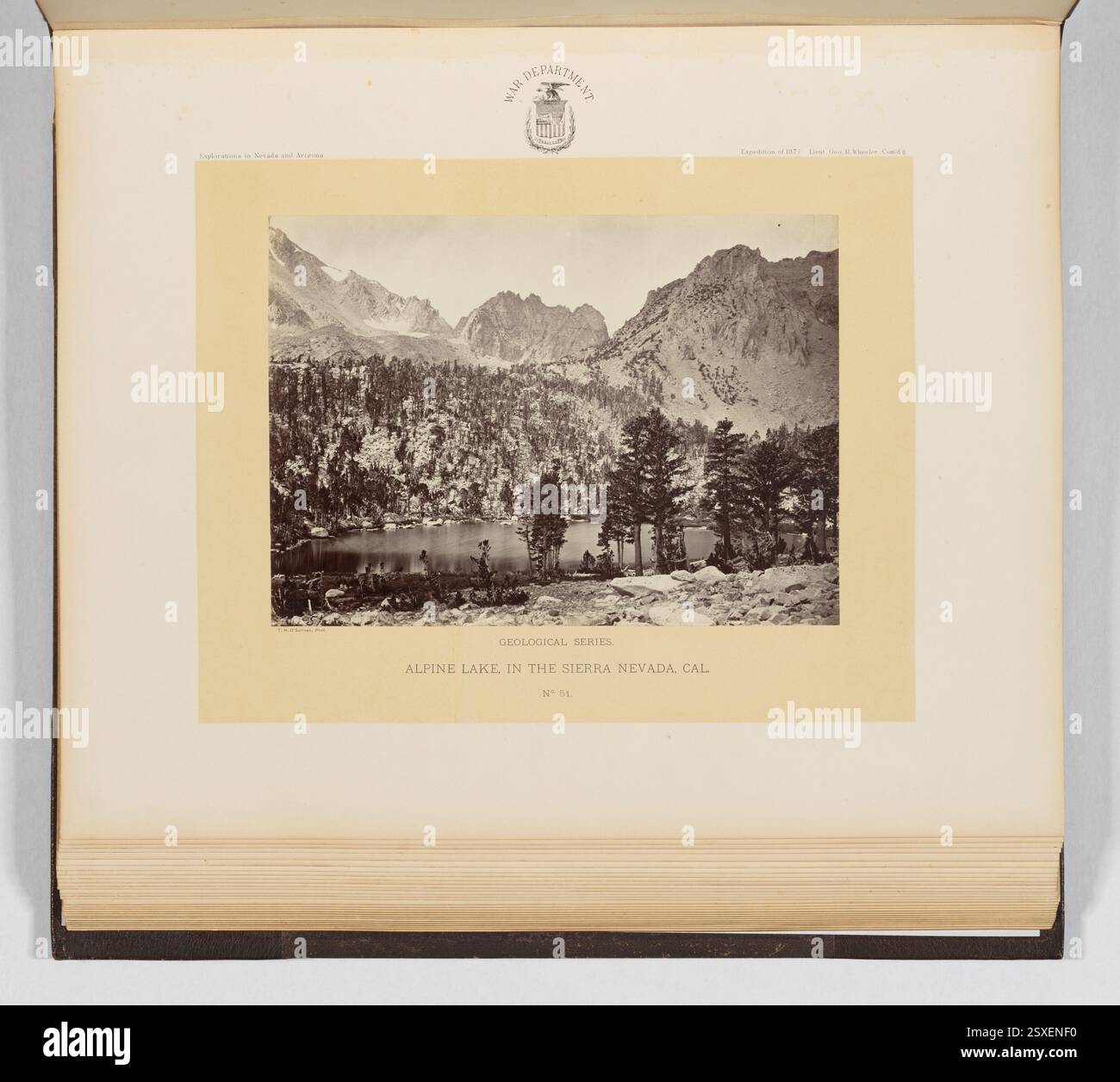 La photographie de Timothy H. O'Sullivan de 1871 présente un lac alpin ...