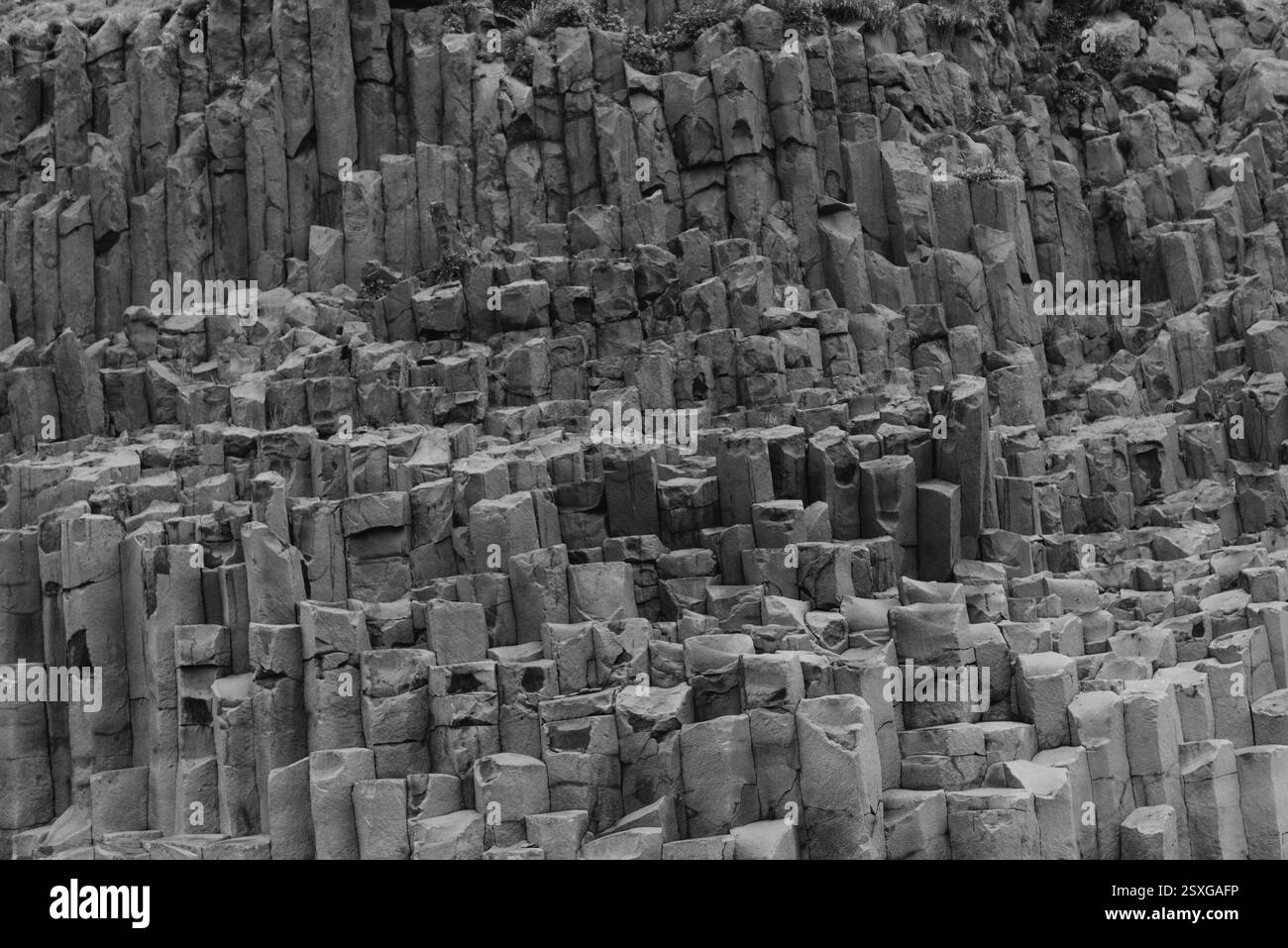 Les superbes colonnes de basalte d'Islande, caractérisées par leurs ...
