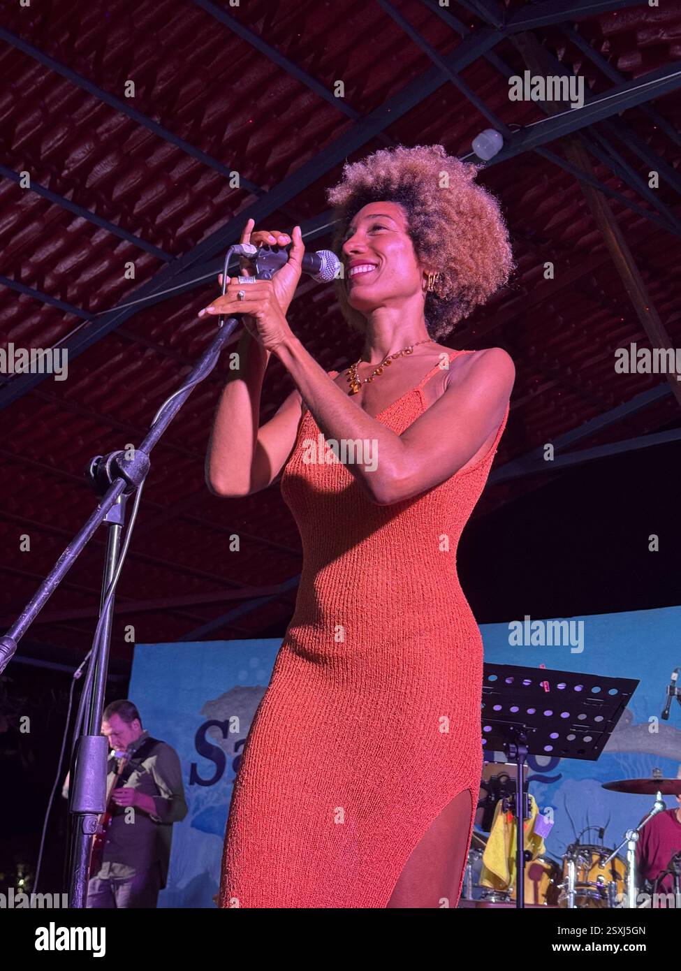 Jeff Oster se produit sur scène au deuxième jour du Festival de musique ...