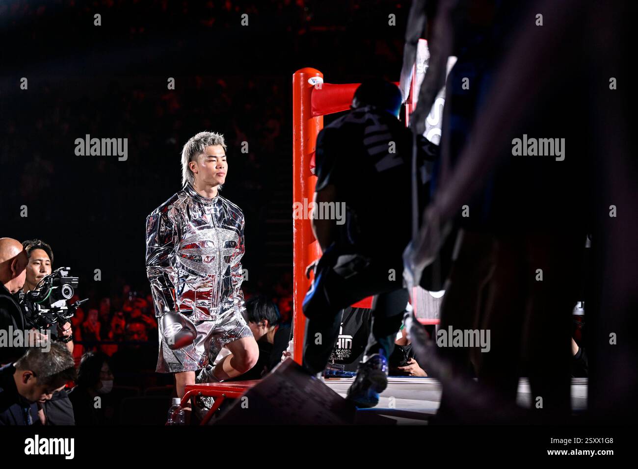Tenshin Nasukawa, du Japon, avant le match de boxe de 10 manches sans titre à l’Ariake Arena à ...