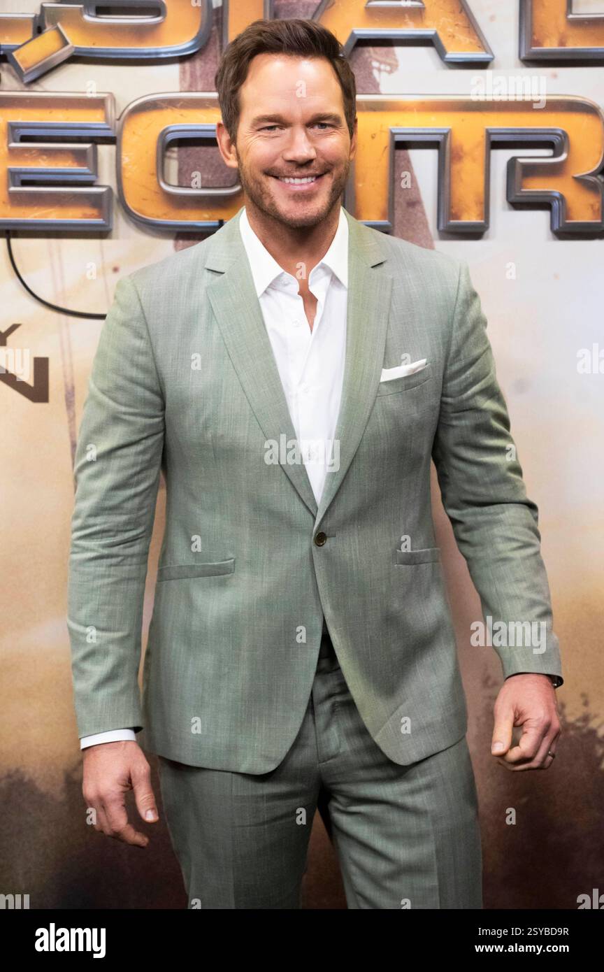 Chris Pratt BEI der Premiere des Netflix-films Estado elÃ ctrico / The Electric State im Cine ...