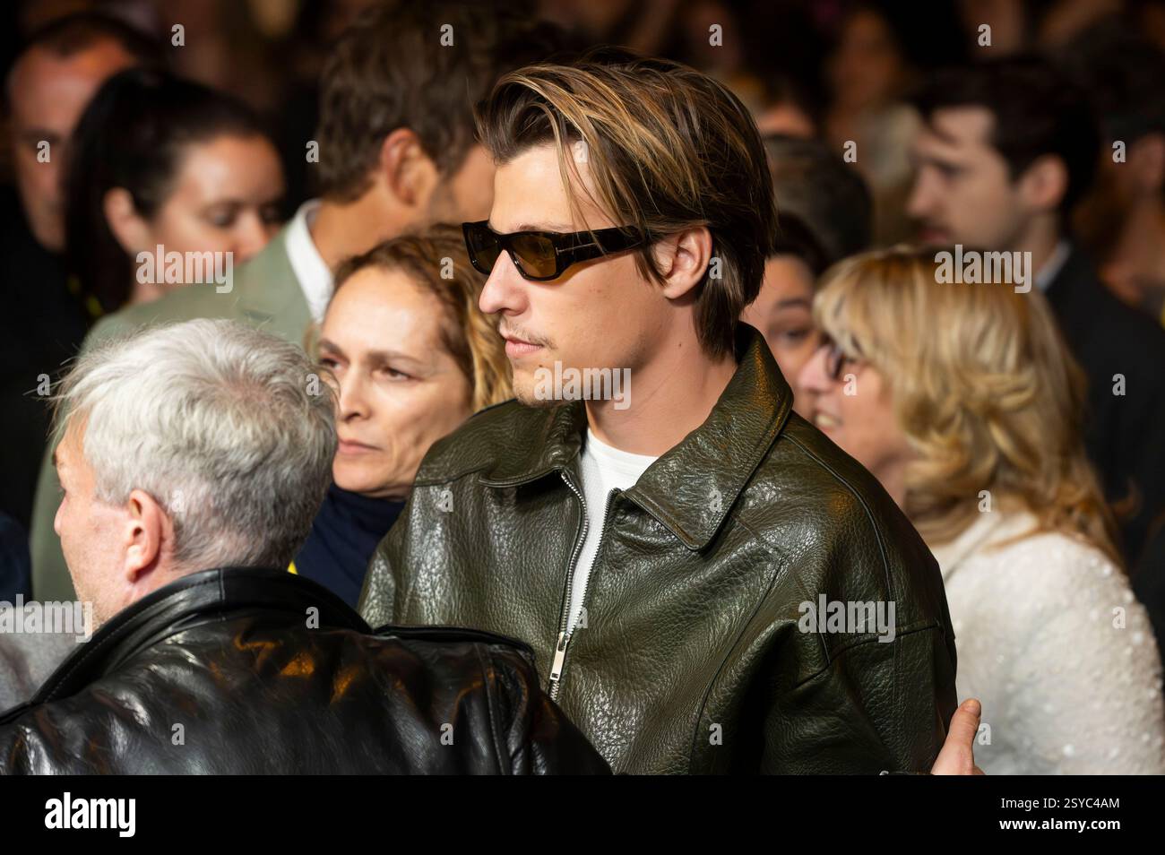 Jake Bongiovi BEI der Premiere des Netflix-films 'Estado eléctrico ...