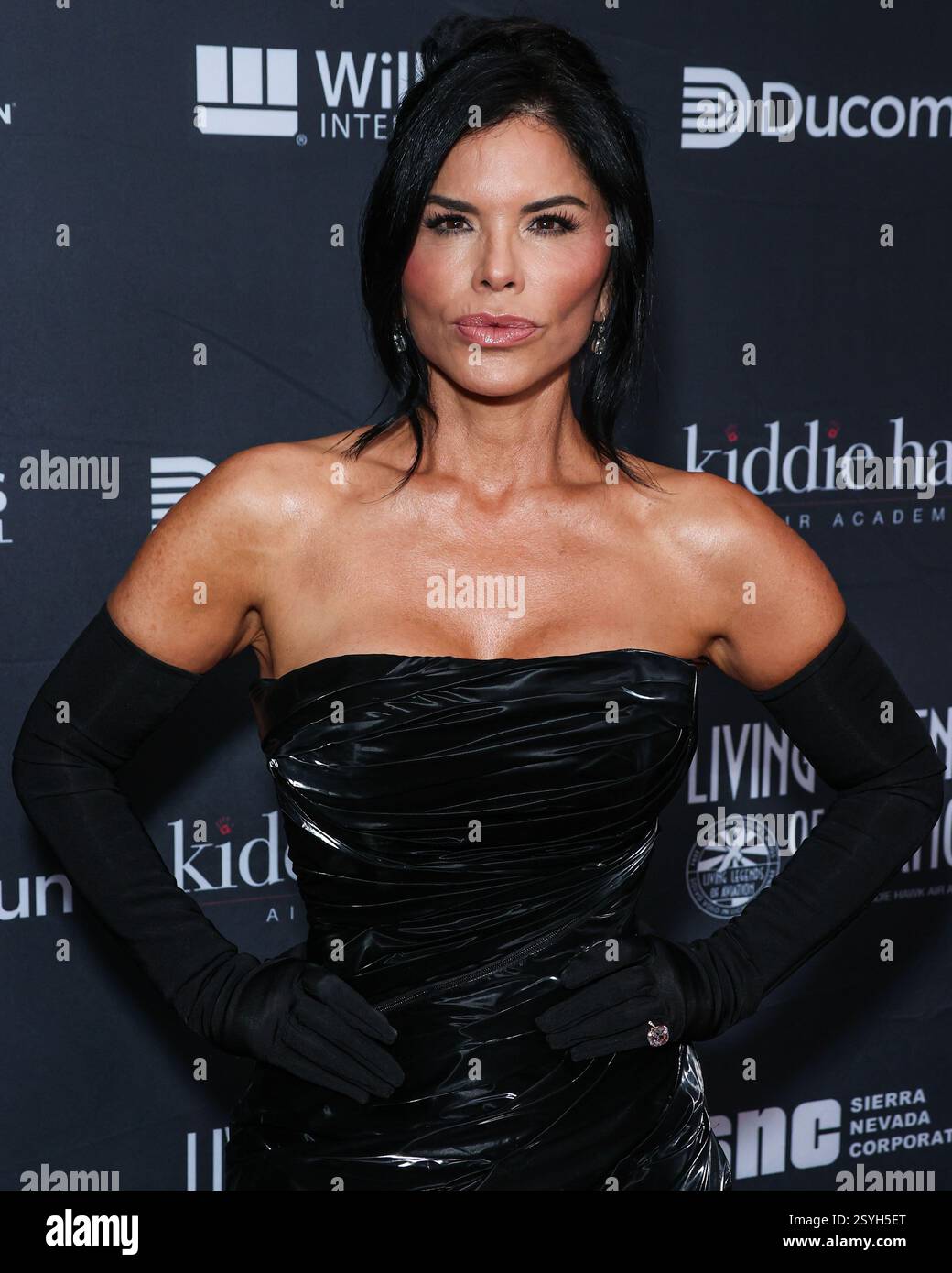 (FILE) Lauren Sanchez se dirigera vers l’espace lors du vol entièrement ...