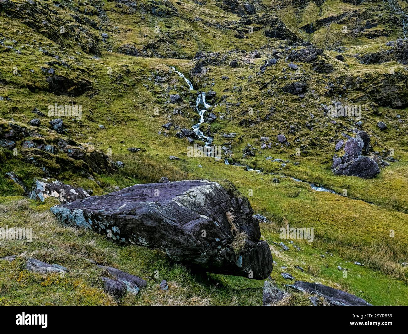 Explorer la passerelle Carrauntoohil révèle de superbes paysages ...