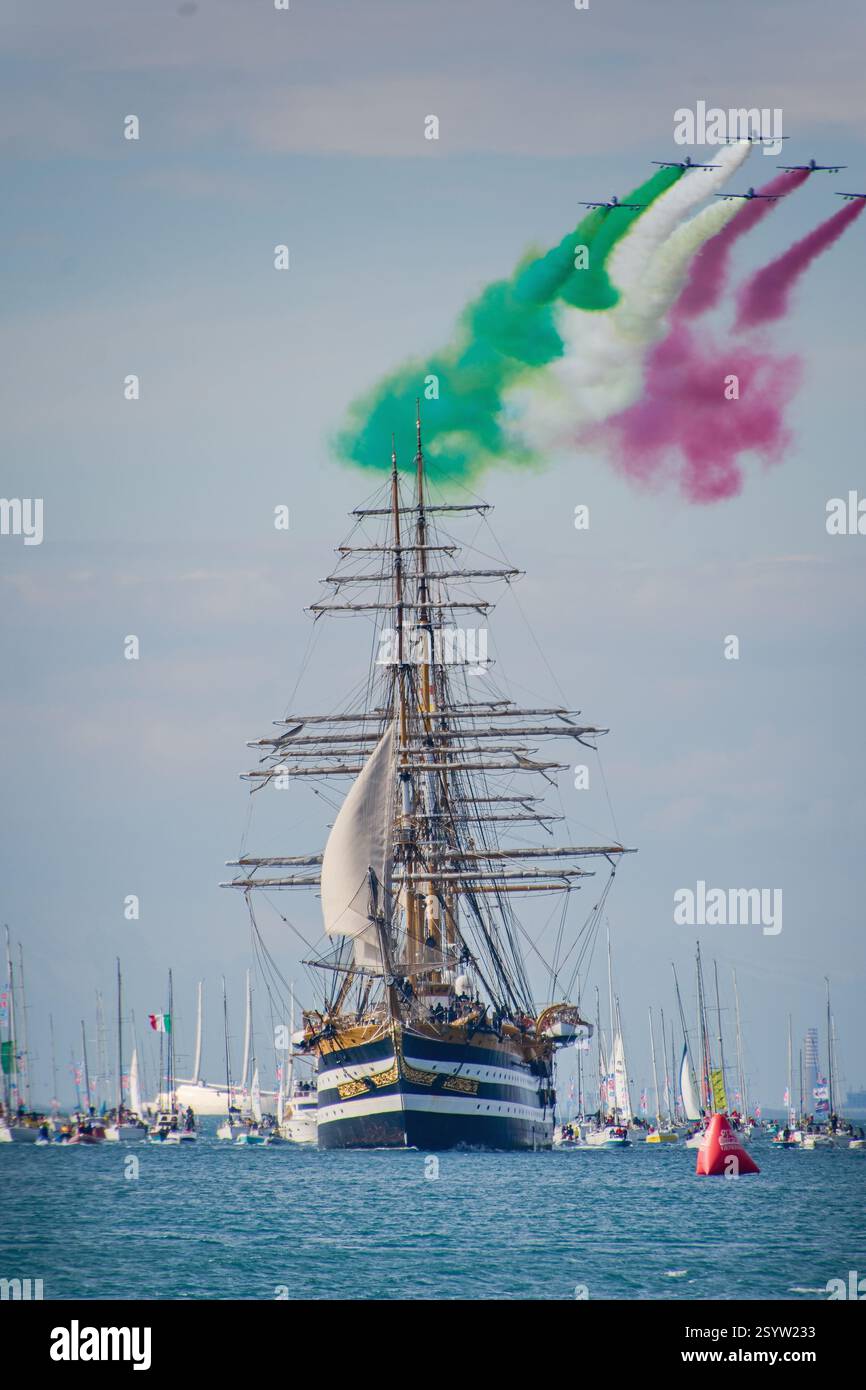 Le navire de formation des officiers de l'Académie navale Amerigo ...