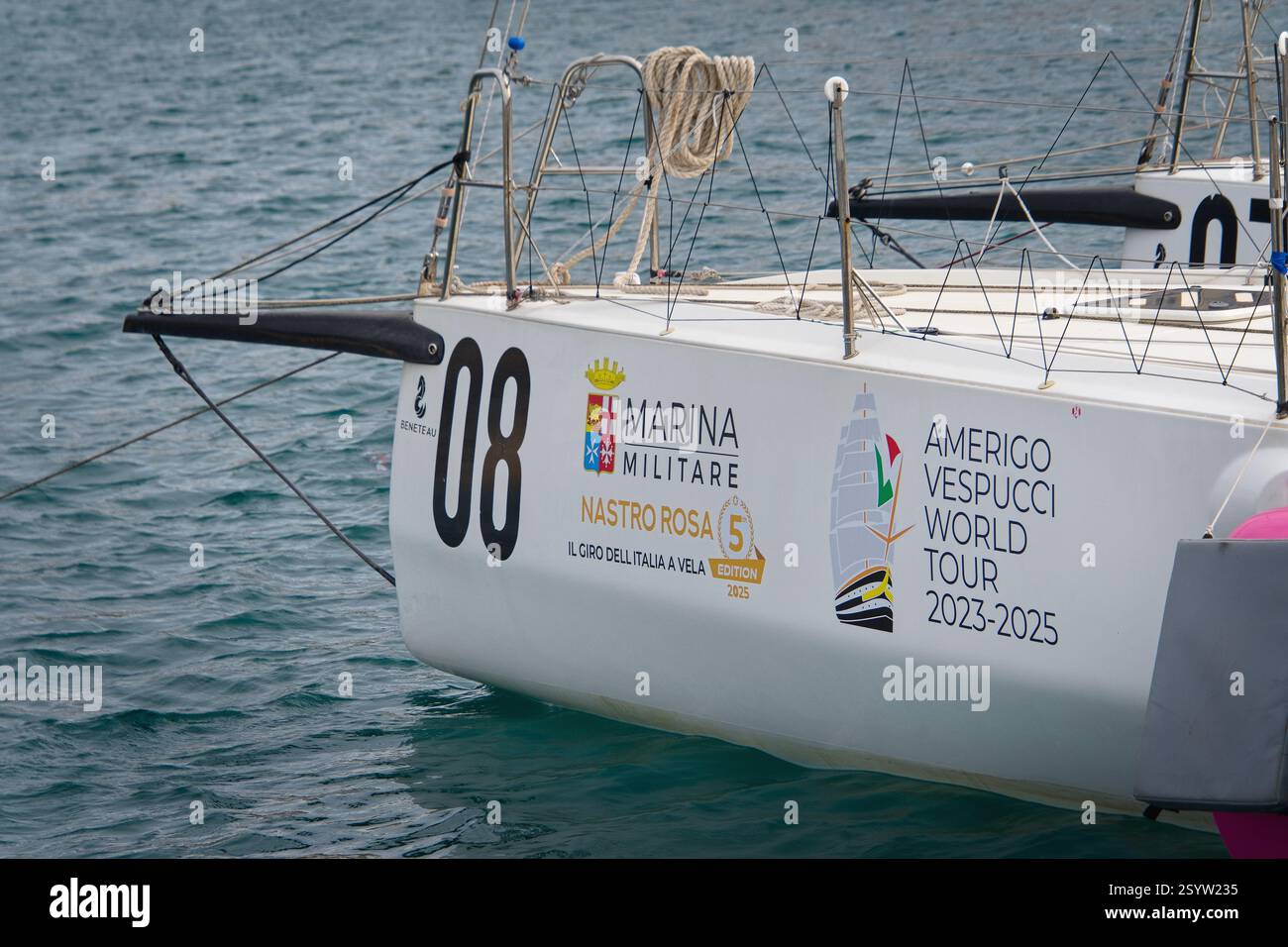 Le navire de formation des officiers de l'Académie navale Amerigo ...