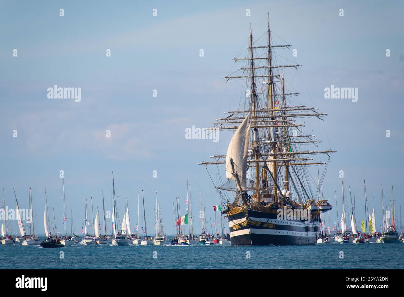 Le navire de formation des officiers de l'Académie navale Amerigo ...