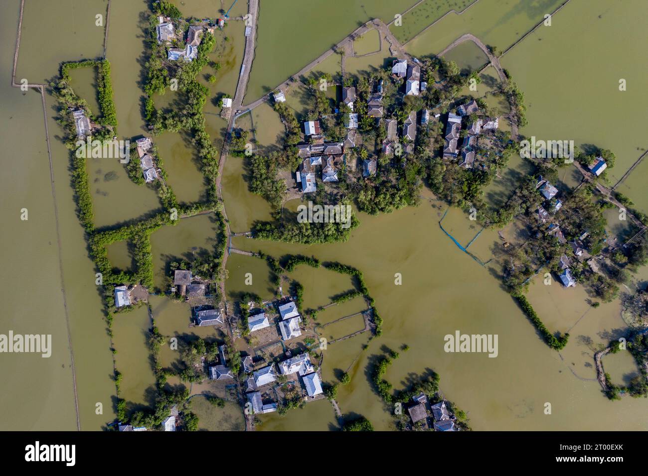 Gabura Union de Shyamnagar Upazila a été inondée après la rupture du ...