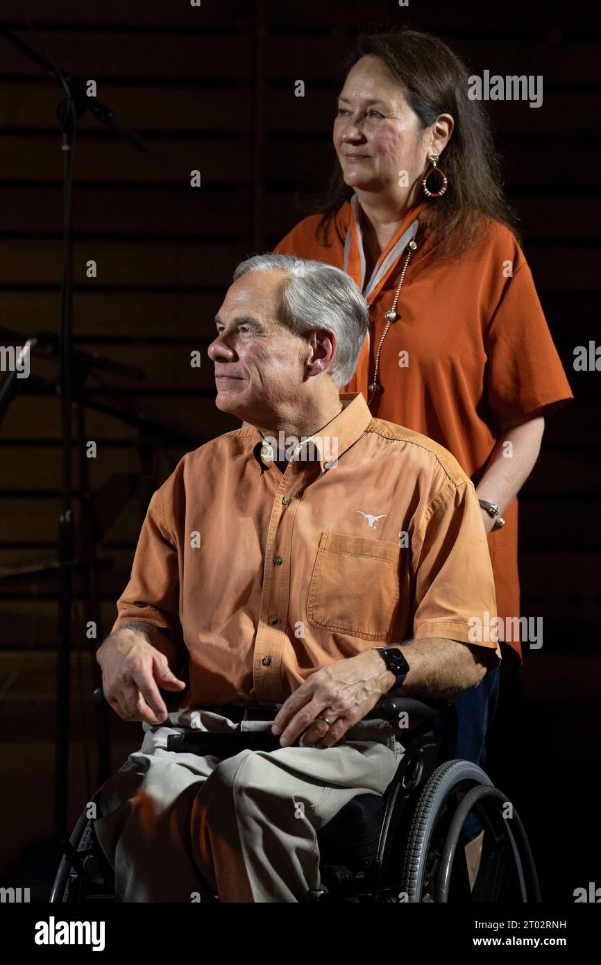 Le gouverneur du Texas GREG ABBOTT et son épouse CECILIA ABBOTT ...