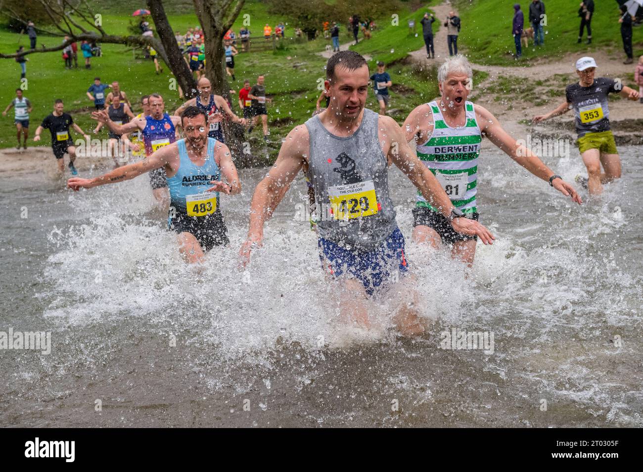Dovedale dash Banque de photographies et d’images à haute résolution ...