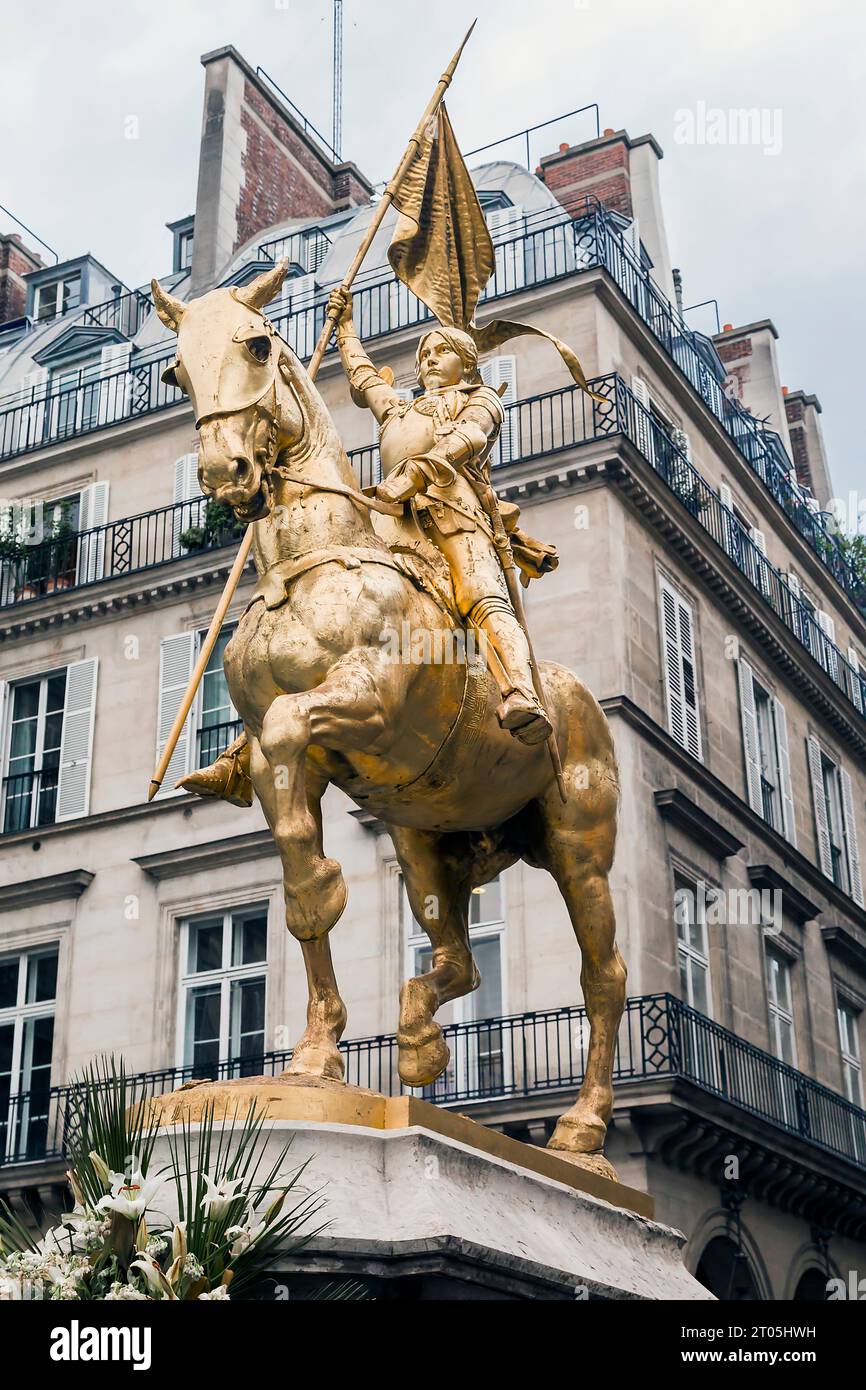 Pyramides square Banque de photographies et d’images à haute résolution - Alamy