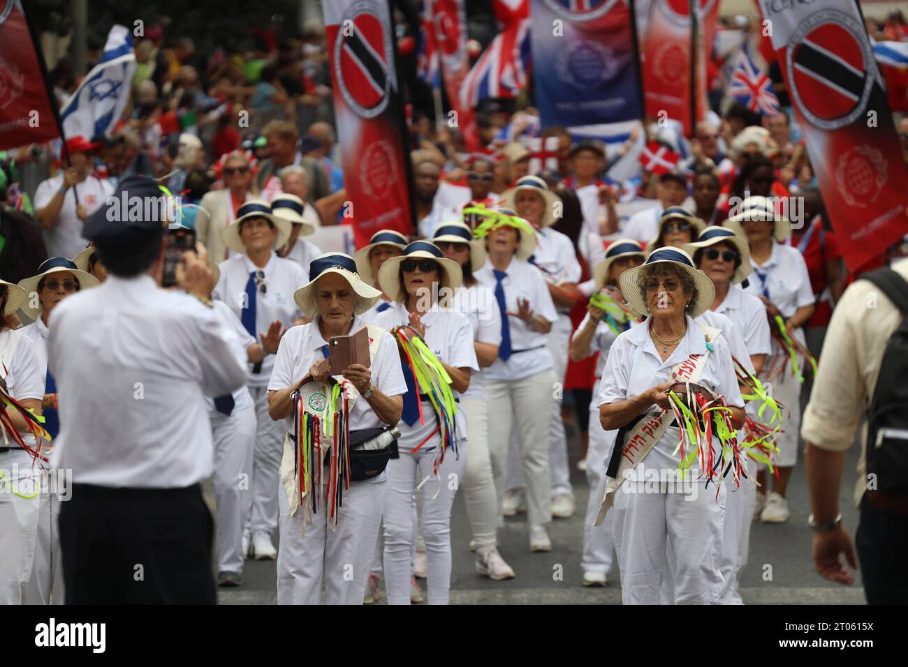 Les Israéliens ont célébré la fête de Soukkot avec un défilé ils ...