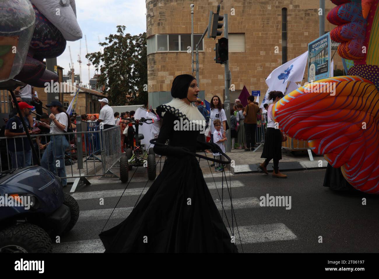 Les Israéliens ont célébré la fête de Soukkot avec un défilé ils ...