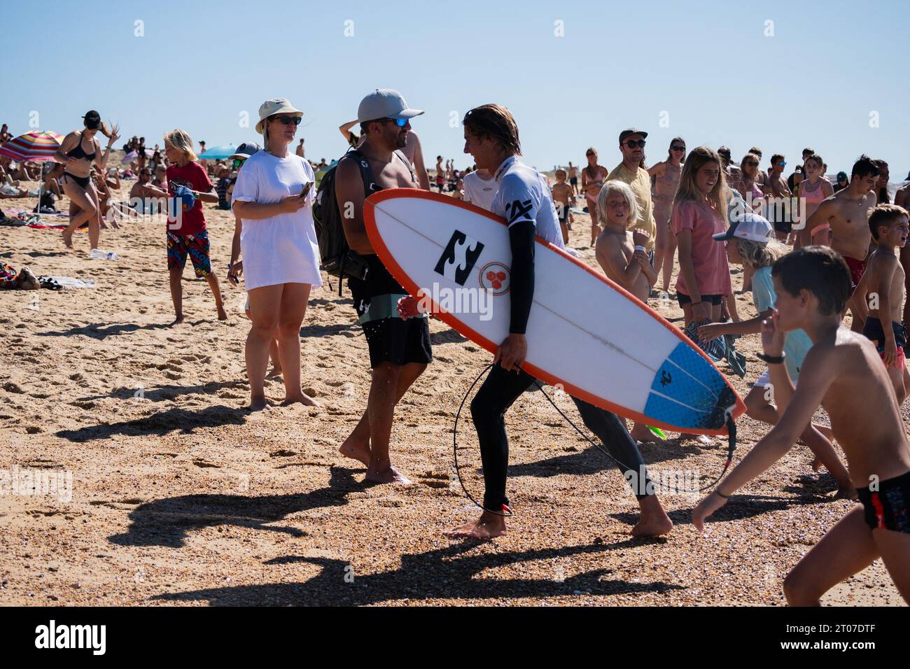 Le surfeur français local Sam Piter au Quiksilver Festival célébré à ...