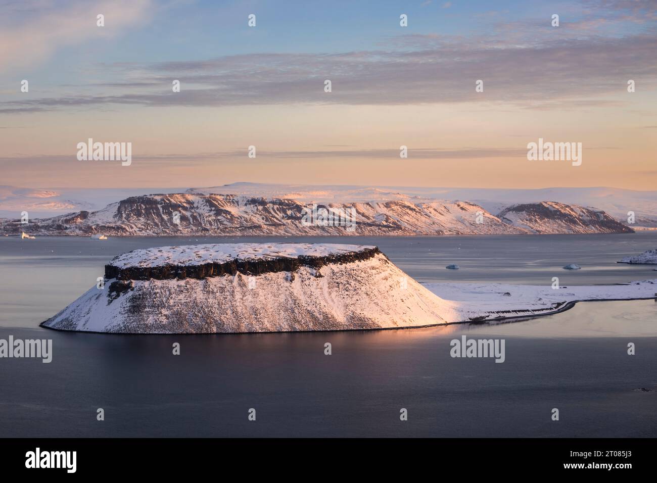 Base spatiale de Pituffik (anciennement base aérienne de Thule) dans le ...