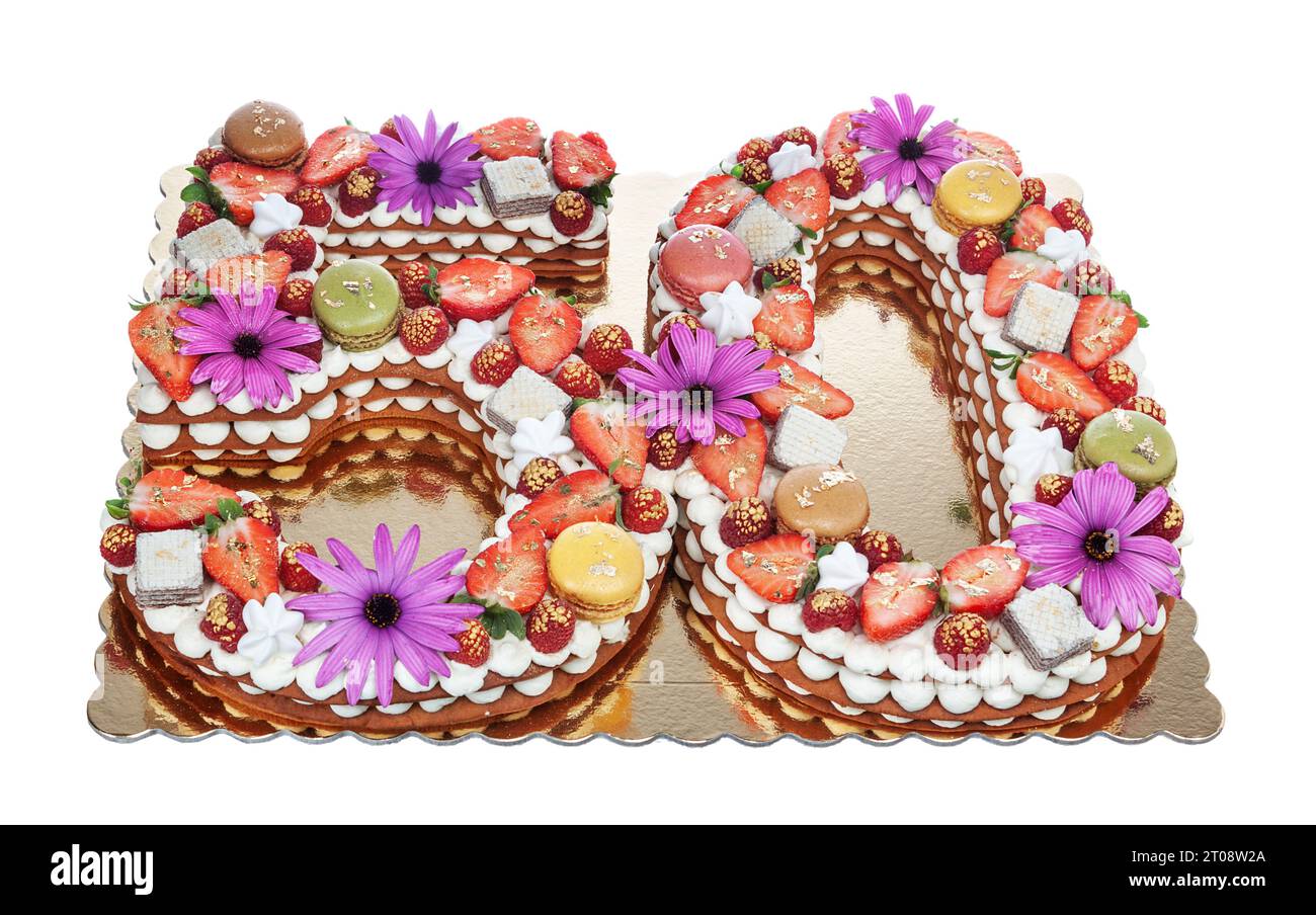Gâteau anniversaire en forme de numéro 50 ans avec pâte feuilletée aux ...