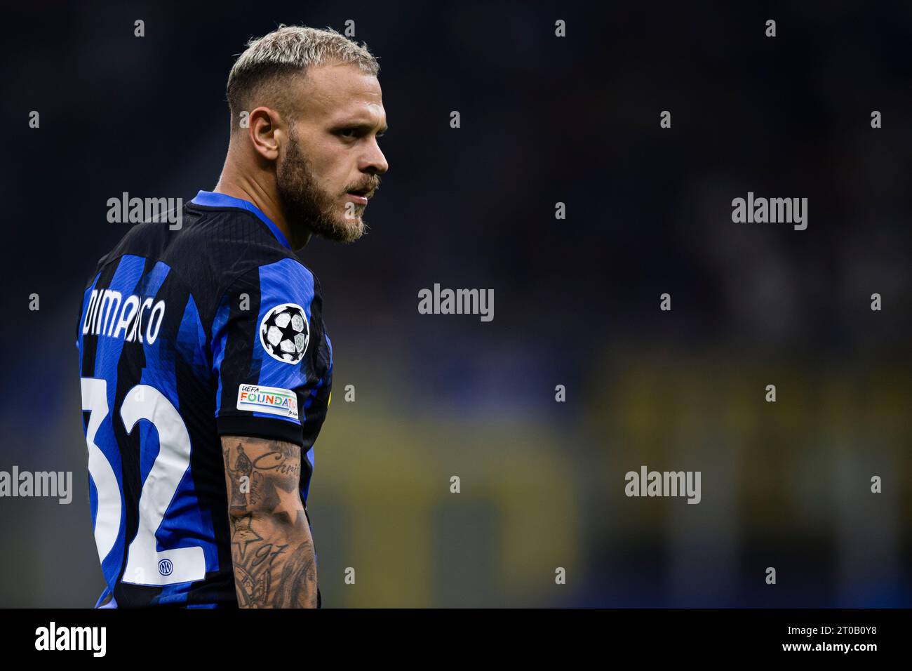 Federico DiMarco, du FC Internazionale, regarde le match de football de ...