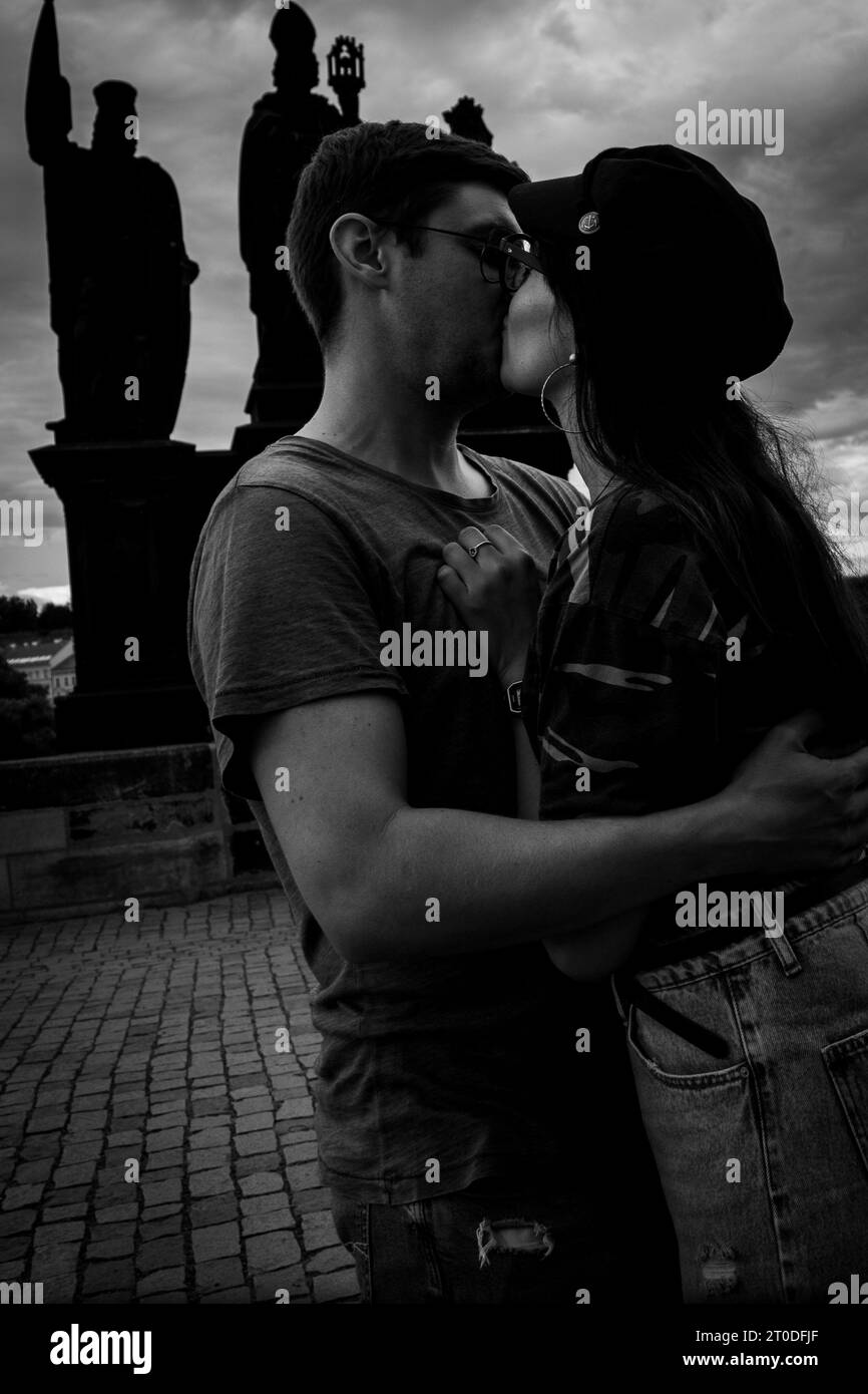 Couple amoureux Banque d'images noir et blanc - Alamy