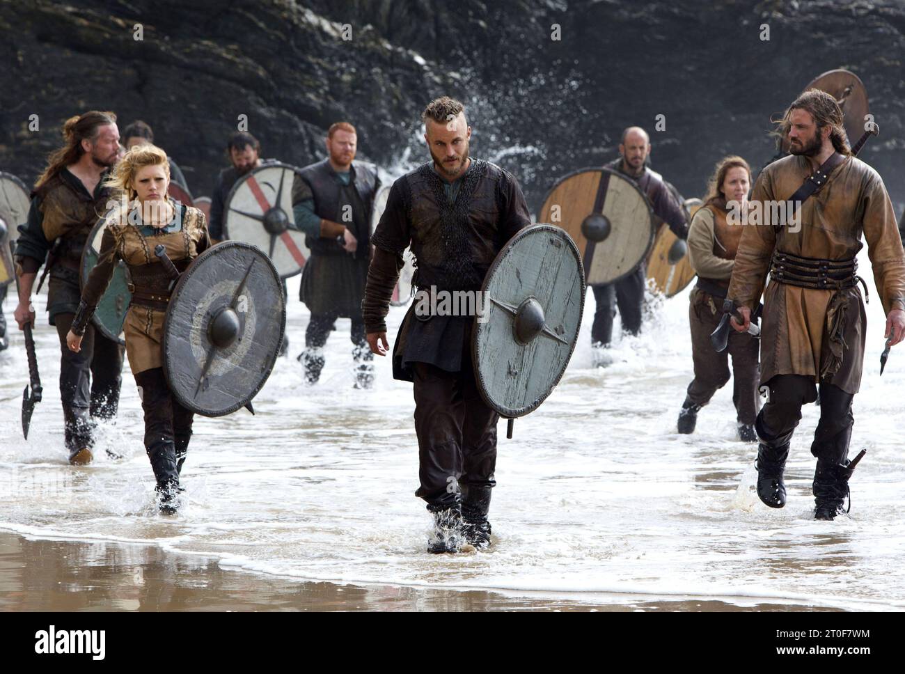 ÉTATS-UNIS. Katheryn Winnick et Travis Fimmel dans une scène de la série ©History Channel ...