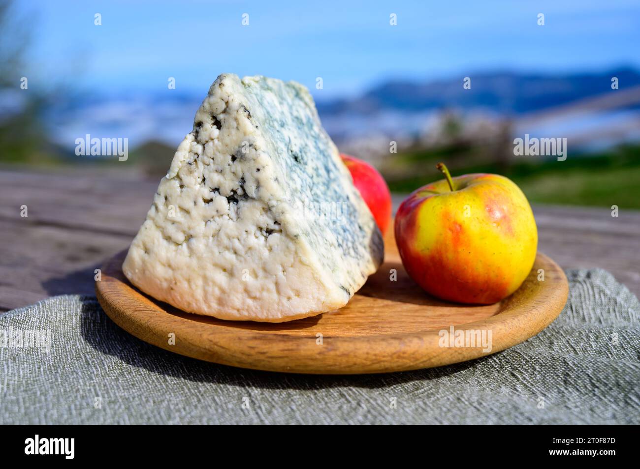 Cabrales, fromage bleu artisanal fabriqué par des producteurs laitiers ...