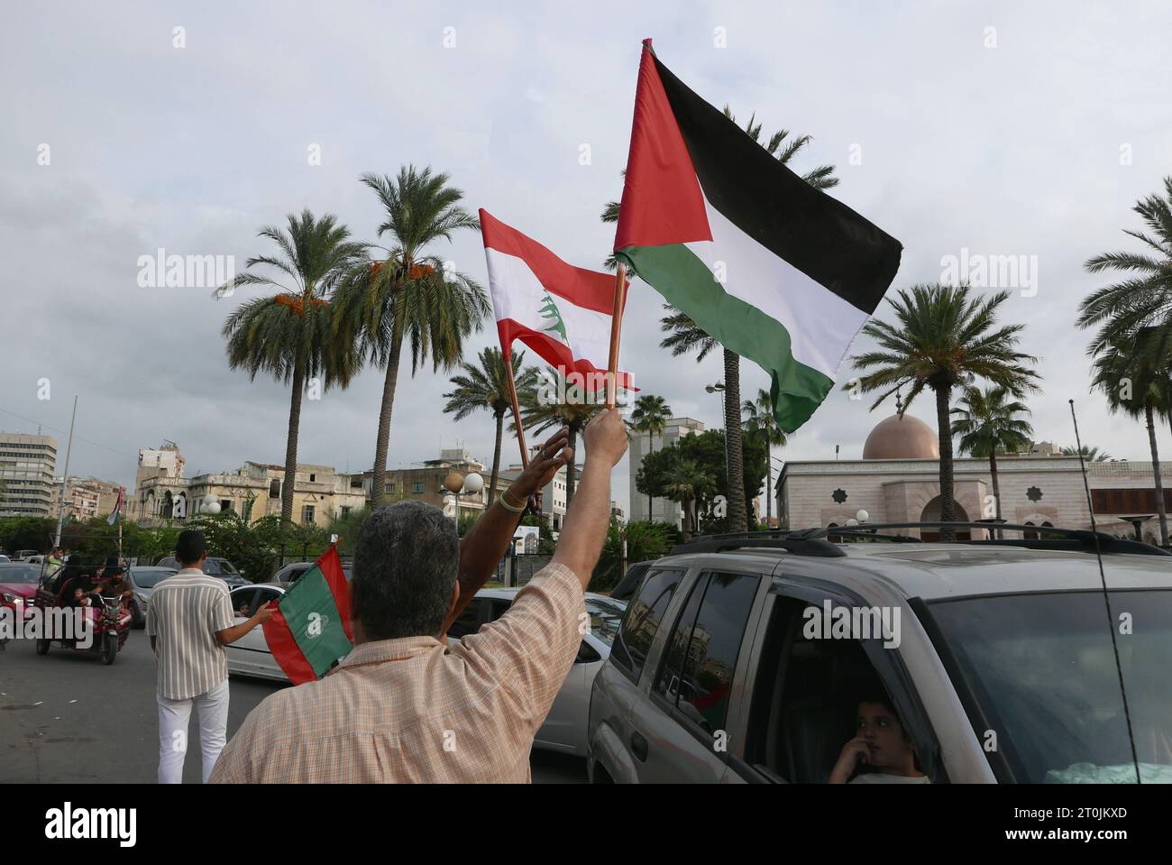 Saida, Liban. 07 octobre 2023. Des militants célèbrent l'attaque du ...