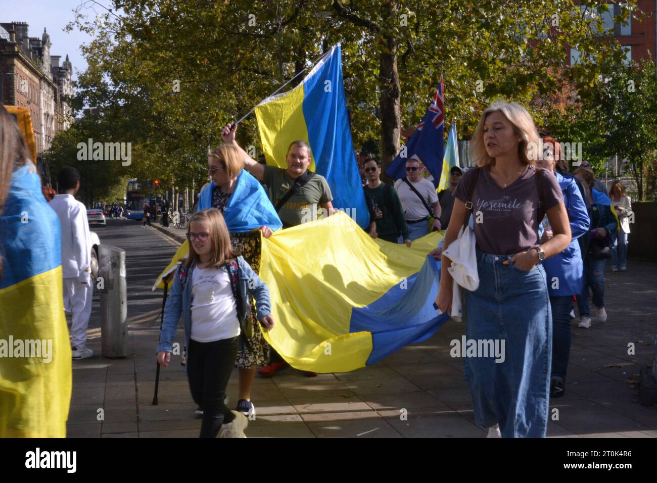 Manchester, Royaume-Uni, 7 octobre 2023. Une petite mais passionnée manifestation à Piccadilly ...
