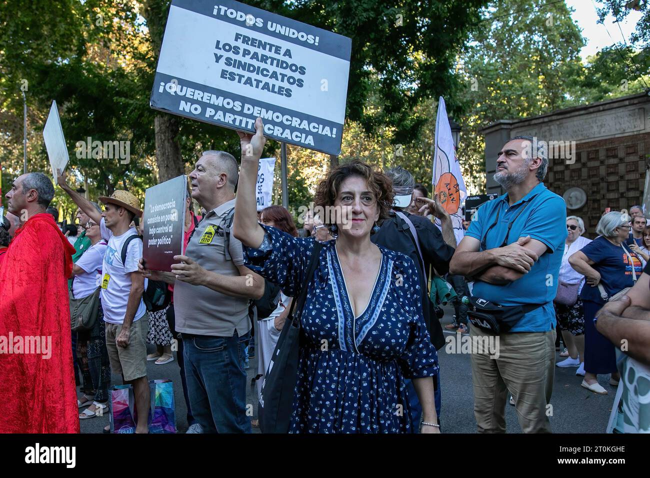 Madrid, Espagne. 07 octobre 2023. Un manifestant tient une pancarte ...
