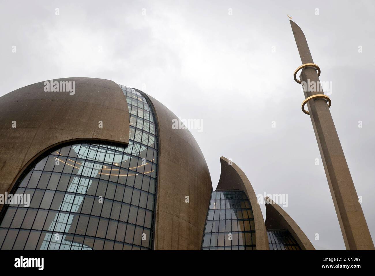 Cologne central mosque in cologne Banque de photographies et d’images à ...